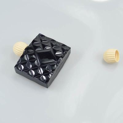 Cina PELLE CARE 300ml Bottiglia di shampoo piatto a forma di diamante con condizionatore PETG Gel per doccia e pompa per lavaggio del corpo in vendita
