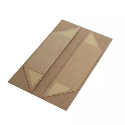 Cina Contenitore di regalo piegante magnetico di lusso del cartone bianco su ordinazione   Chiusura affinchè facile spediscano in vendita