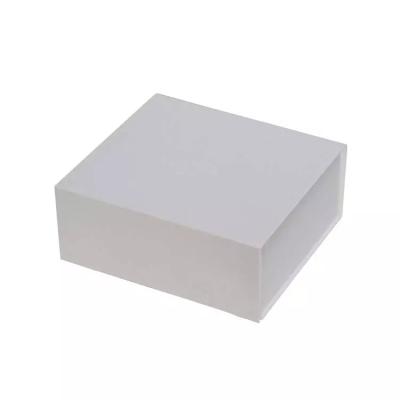 Cina Contenitore di regalo piegante magnetico di lusso del cartone bianco su ordinazione   Chiusura affinchè facile spediscano in vendita