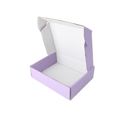 Cina Scatola ondulata di carta su ordinazione di Logo Clothing Packing Boxes Embossing in vendita