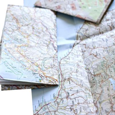 Cina Rifinitura su ordinazione impermeabile morbida di PMS CMYK di servizi di stampa della mappa in vendita