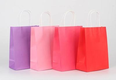 Cina Logo Paper Kraft Shopping Bag su ordinazione che imprime con la maniglia in vendita