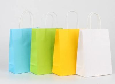 Cina Logo Paper Kraft Shopping Bag su ordinazione che imprime con la maniglia in vendita