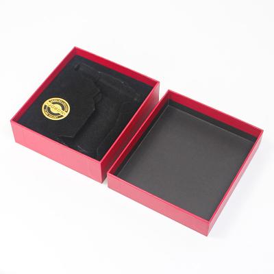 Cina Confezione di carta speciale in rilievo rosso con tappo e cassetta regalo con vassoio per Eva in vendita