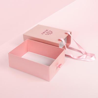 Cina Scatola di gioielli personalizzata orecchini rosa anello cassetto regalo carta scatola con manico in vendita