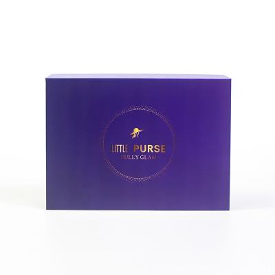 Cina Stampa UV personalizzata Stampaggio d'oro Borsa di lusso Carta Porpora Coperchio E Bassa Scatola regalo in vendita