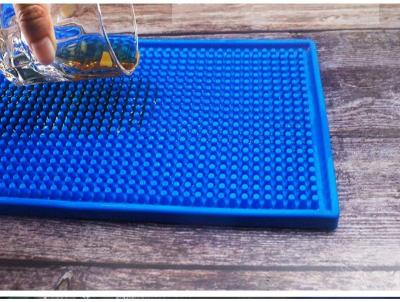Cina BM-006 Tapis à bar jetable Blue Rubber Counter Top Mat in vendita