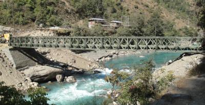 China Durable Steel Truss Bridge with Span Range 6 to 60 Meters Designed Load HL93 Featuring Steel or Wood Deck and Prefabricated Construction Methods for sale