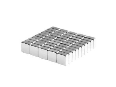 Cina Magnete al neodimio composito piccolo blocco 20x20x10 mm per soluzioni magnetiche di lunga durata in vendita