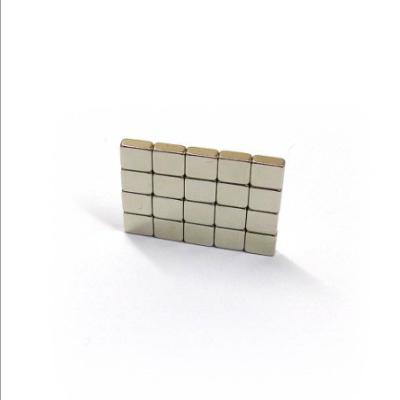 Cina Magnete al neodimio composito piccolo blocco 20x20x10 mm per soluzioni magnetiche di lunga durata in vendita