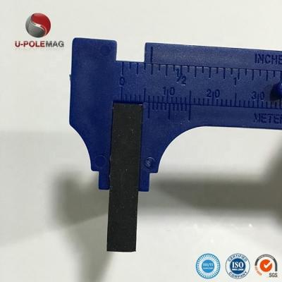 Cina Magneti rettangolari di neodimio rivestiti di gomma su misura Magneti di neodimio di grado con due fori in vendita
