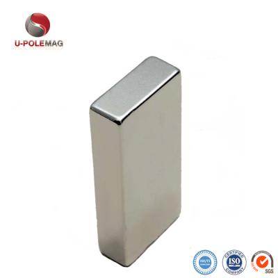 Cina Potente blocco di magnete al neodimio N42 con densità 7,3-7,6 g/cm3 e certificazione ROHS in vendita