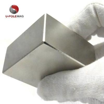 Cina Potente blocco di magnete al neodimio N42 con densità 7,3-7,6 g/cm3 e certificazione ROHS in vendita