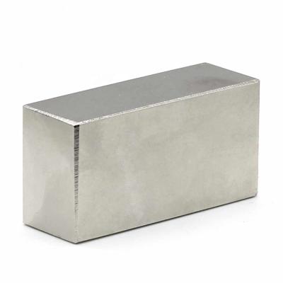 Cina Temperatura di lavoro massima 60°C NdFeB Magnet N52 Super Strong Block 50x25x10mm Neodimio in vendita