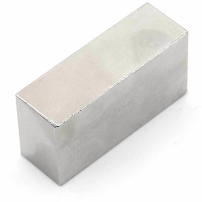 Cina Temperatura di lavoro massima 60°C NdFeB Magnet N52 Super Strong Block 50x25x10mm Neodimio in vendita