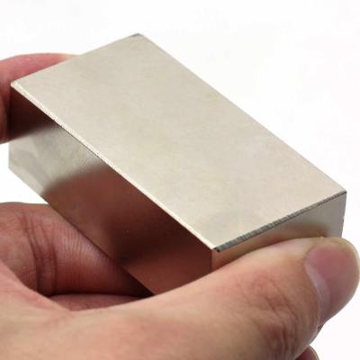 Cina Temperatura di lavoro massima 60°C NdFeB Magnet N52 Super Strong Block 50x25x10mm Neodimio in vendita