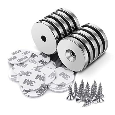 Cina Magnete al neodimio N52 base rotonda con foro anti-affondamento ± 0,05 mm Tolleranza Magnete forte in vendita