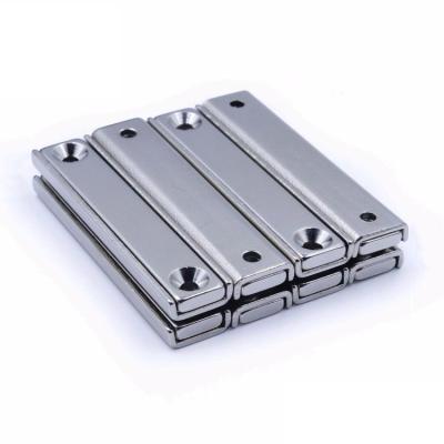 Cina LSCM-60 60x13.5x5mm Ndfeb Neodimio Magnete permanente al boro di ferro con dimensione del foro M6 in vendita
