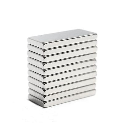 Cina Magnete personalizzato Dimensione Magnete Neodimio Composto Super Forte Permanente N52 Blocchi in vendita