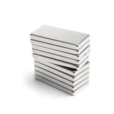 Cina Magnete personalizzato Dimensione Magnete Neodimio Composto Super Forte Permanente N52 Blocchi in vendita