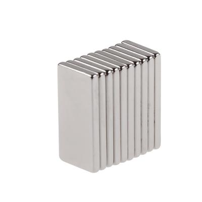 Cina Magnete personalizzato Dimensione Magnete Neodimio Composto Super Forte Permanente N52 Blocchi in vendita