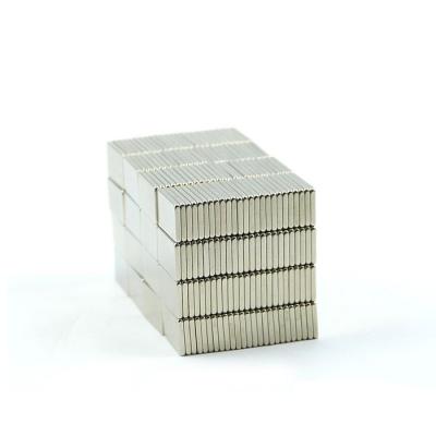 Cina Magnete personalizzato Dimensione Magnete Neodimio Composto Super Forte Permanente N52 Blocchi in vendita