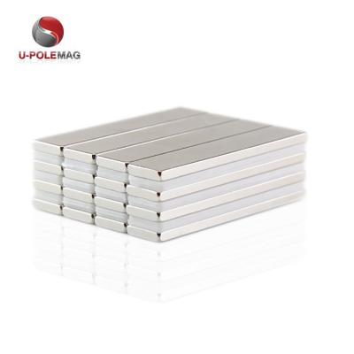 Cina Potente magneto di neodimio N45 da 2,5'x0,4'x0,2' in forma rettangolare per prestazioni in vendita