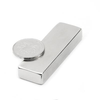 Cina Magnete super forte su misura N52 60x20x10 mm rettangolare con rivestimento di zinco e grado NdFeB in vendita