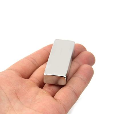 Cina Magnete super forte su misura N52 60x20x10 mm rettangolare con rivestimento di zinco e grado NdFeB in vendita