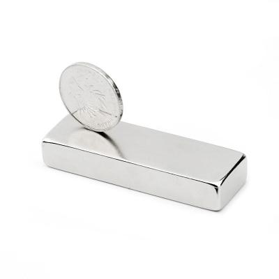Cina Magnete super forte su misura N52 60x20x10 mm rettangolare con rivestimento di zinco e grado NdFeB in vendita