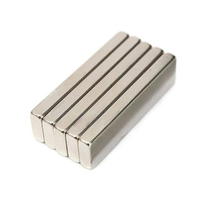 Cina Magnete di neodimio composito F50x10x4mm per applicazioni industriali in vendita