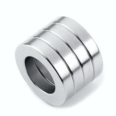 Cina N52 Magnete ad anello di neodimio forte con opzioni di rivestimento personalizzate da Golden in vendita