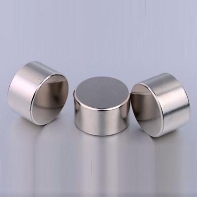 Cina Magnete permanente a disco di terre rare con certificato ISO e resistenza alle alte temperature in vendita