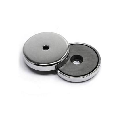 Cina ± 1% Ferrite Magnetic Fastener Round Base Pot Magnet for General Tools Instruments in vendita