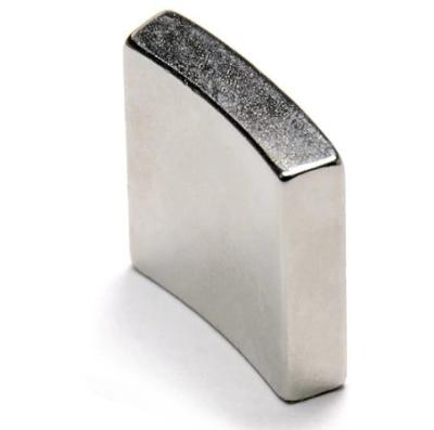 Cina Materiali principali NdFeB Magnete super forte Magneti a segmento di arco di neodimio per motore BLDC in vendita