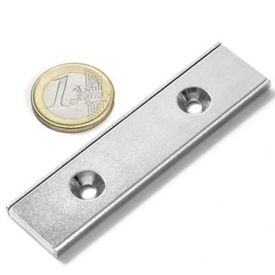 Cina Magnete a pentola NdFeb quadrato di grado industriale N52 con buco anti-affondamento e rivestimento in nichel in vendita