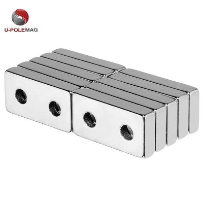 Cina N45 blocco quadrato Magnete a buco anti-affondamento in argento brillante materiale sinterizzato di neodimio in vendita