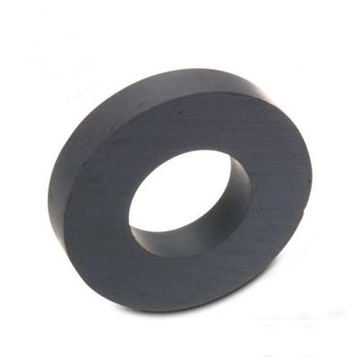 Cina ±0,05 mm Tolleranza D200x110x20 mm C8 Ferrite Ring Magnet per il servizio di elaborazione di altoparlanti in vendita