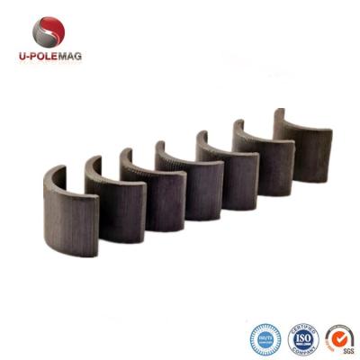 Cina Magneti ceramici curvi di ferrite di grado Y30 con eccellente resistenza alla demagnetizzazione in vendita