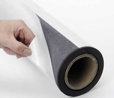 Cina Rollo di fogli di gomma magnetica flessibile con adesivo per legami forti e duraturi in vendita