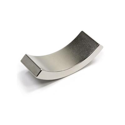 Cina N35-N52 Magnete ad arco di terre rare per campi magnetici forti in motori e generatori in vendita