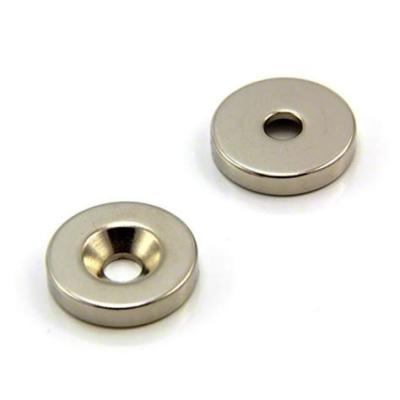 Cina Magnete a disco vuoto N52 con buco di controsuccesso 10 e tolleranza ±10% in vendita