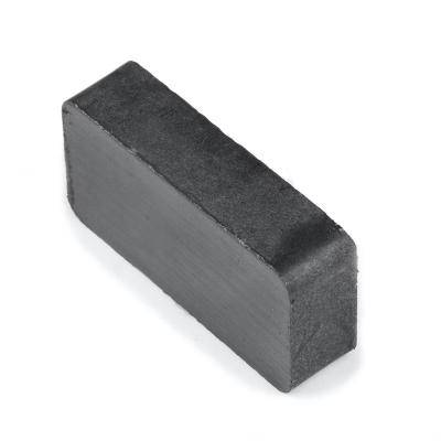 Cina 4.70-5.10 Densità 2500 Gauss Magnete sinterizzato a ferrite di bario piatto rettangolare quadrato in vendita