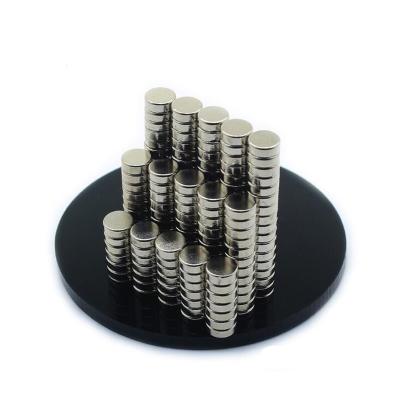 Cina D10 N52 Magnete a disco di neodimio mini rotondo forte con spessore direzione magnetismo in vendita
