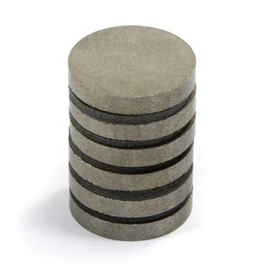 Cina Magnete SmCo di piccole dimensioni con resistenza alle alte temperature e tolleranza Br 10,8-11,0 KGS ± 1% in vendita
