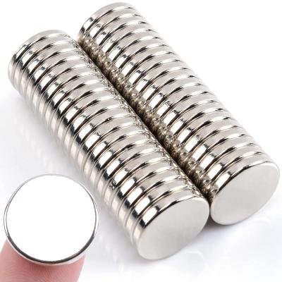 Cina Magnete composito di neodimio N52 N50 N30 sfuso 12x2 mm per l'arrivo permanente in vendita