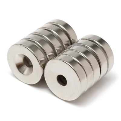 Cina 3.5mm Magneti anti-affondamento personalizzabili d20x3mm per sistemi di chiusura magnetica e portatori in vendita