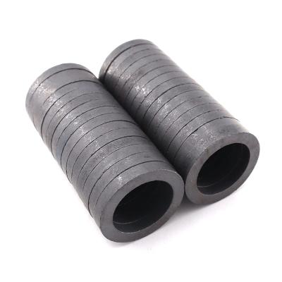 Cina Magneti a anello di ferrite in ceramica Y30 solidi e durevoli per sistemi di altoparlanti in vendita