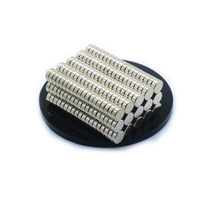 Cina 0Magneti a disco di neodimio da.3 mm e personalizzati per le vostre esigenze di stampaggio a prezzi competitivi in vendita