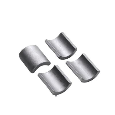Cina Magnete per piastrelle in arco ceramico di ferrite personalizzato con ventilatore di condizionamento d'aria in vendita